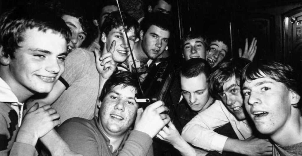 16 Lost Radio Contests Everyone Called Into (But No One Won)